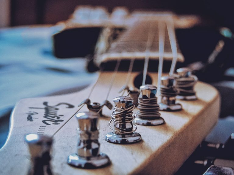 An Introduction To Guitar Strings - Ultimate Guitar Academy
