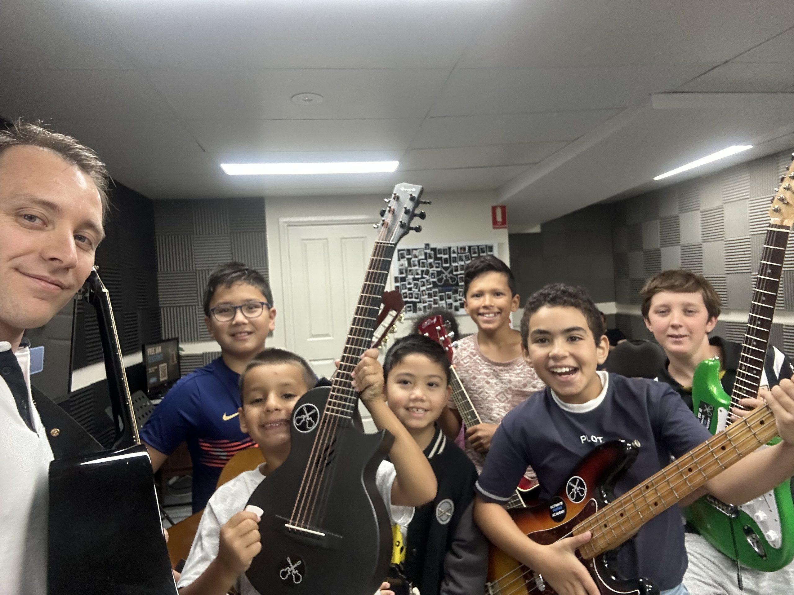 Guitar Lessons In Group - Ultimate Guitar Academy