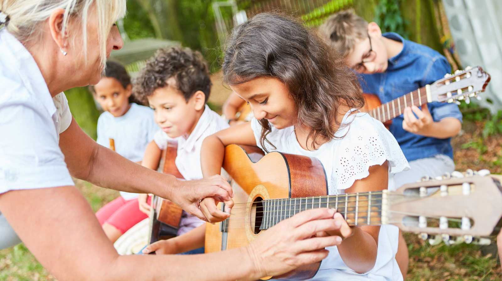 What's The Difference Between Private And Group Guitar Lessons ...